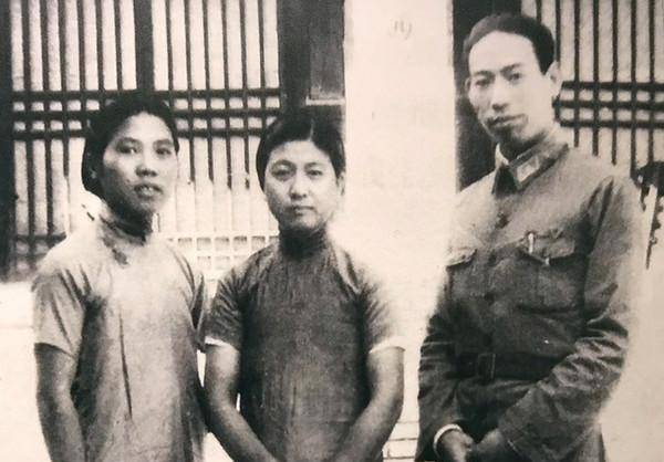 红色故事 革命年代忠贞不渝的爱情大将许光达与妻子邹静华的故事 湖南教育电视台
